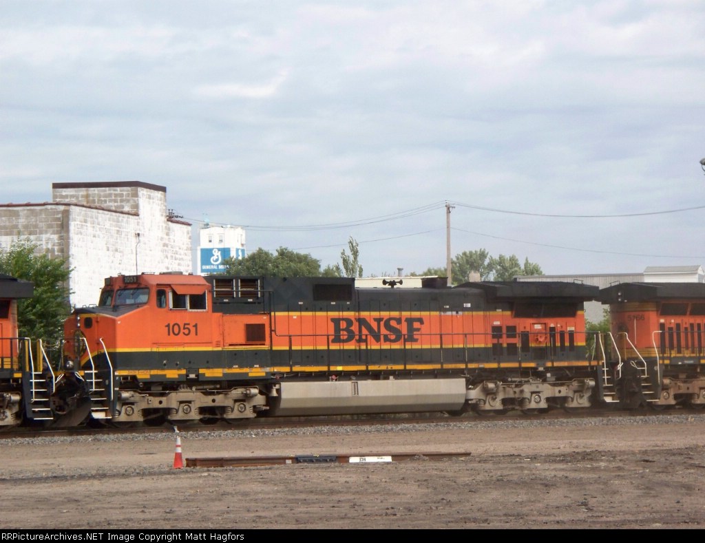 BNSF 1051
